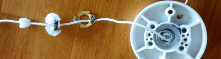 What to Do When the Pull Chain for a Light Is Stuck