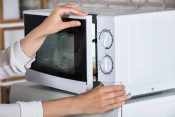 4 Steps To Fix A Microwave Door That Won't Open
