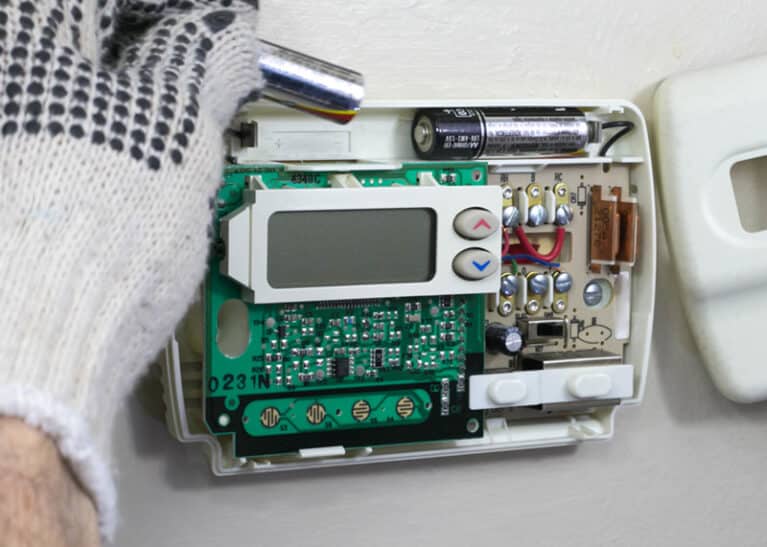 Thermostat Keeps Turning Itself Off? 5 Reasons Why Thermostat Keeps Turning Itself Off? 5 Reasons Why