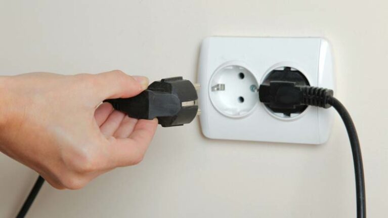 Washing Machine Keeps Blowing a Fuse? 7 Possible Fixes