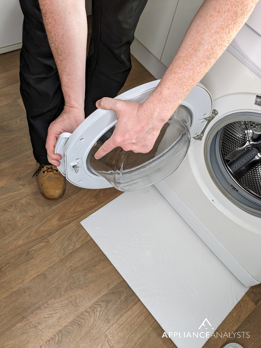 Cleaning A Washer That Smells of Mold or Must: 10 Steps